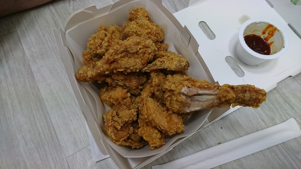 BHC에 약간 짜증이 있어 저희 동네에서 다시 주문을 했습니다. > 자유게시판 | 딜바다닷컴